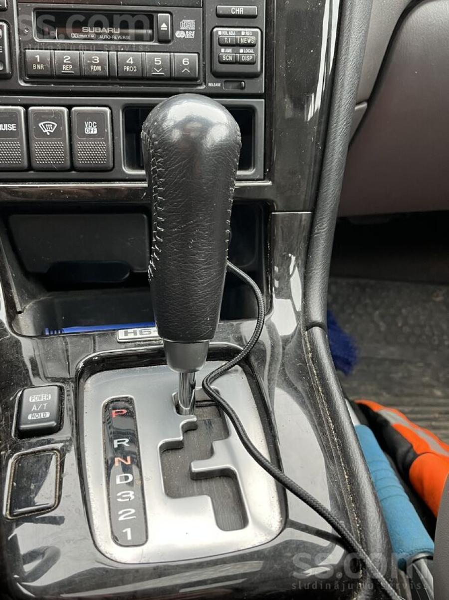 Pelēks Subaru Legacy 2002 Madona, ar dzinēja tilpumu 3.00 L un nobraukumu 245 tūkst. km par 2250 €, foto 5 vietnē AUTOMOTO.COM.LV