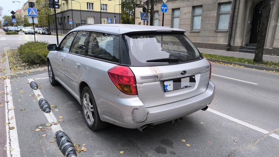 Pelēks Subaru Legacy 2003 Viļņa, ar dzinēja tilpumu 2.50 L un nobraukumu 421 tūkst. km par 1900 €, foto 4 vietnē AUTOMOTO.COM.LV