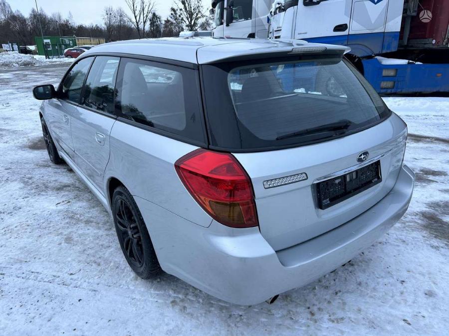 Pelēks Subaru Legacy 2004 Prienai, ar dzinēja tilpumu 2.46 L un nobraukumu 172 tūkst. km par 2600 €, foto 7 vietnē AUTOMOTO.COM.LV