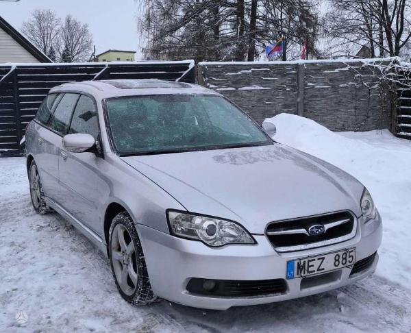 Pelēks Subaru Legacy 2004 Kauņa, ar dzinēja tilpumu 3.00 L un nobraukumu 267 tūkst. km par 3350 €, foto 1 vietnē AUTOMOTO.COM.LV
