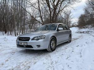 Pelēks Subaru Legacy 2004 Viļņa, ar dzinēja tilpumu 1.99 L un nobraukumu 269 tūkst. km par 1350 €, foto  vietnē AUTOMOTO.COM.LV