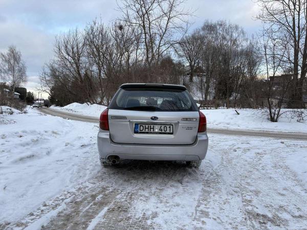 Grey Subaru Legacy 2004 in Vilnius, with an engine capacity of 1.99 L and mileage of 269 thousand km for 1350 €, photo 6 on AUTOMOTO.COM.LV