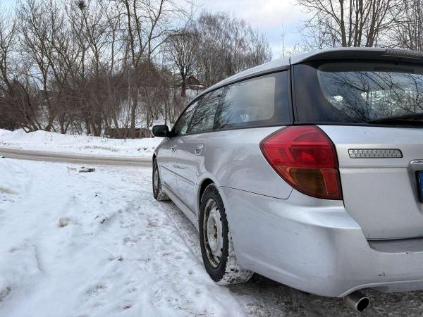 Grey Subaru Legacy 2004 in Vilnius, with an engine capacity of 1.99 L and mileage of 269 thousand km for 1350 €, photo 7 on AUTOMOTO.COM.LV