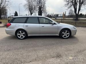 Grey Subaru Legacy 2004 in Ogre, with an engine capacity of 3.00 L and mileage of 247 thousand km for 2960 €, photo 3 on AUTOMOTO.COM.LV