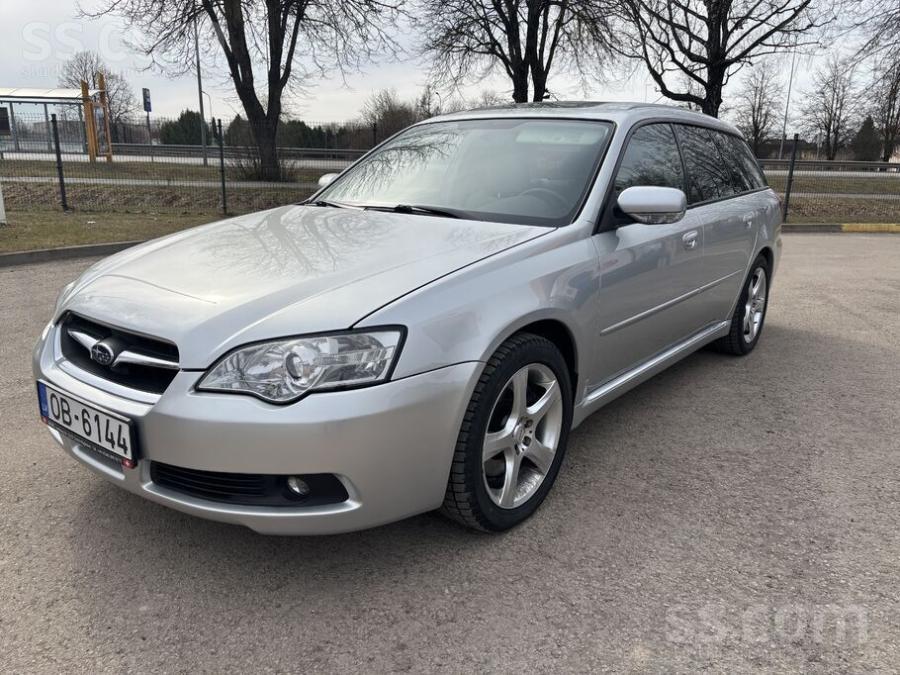 Grey Subaru Legacy 2004 in Ogre, with an engine capacity of 3.00 L and mileage of 247 thousand km for 2960 €, photo 4 on AUTOMOTO.COM.LV