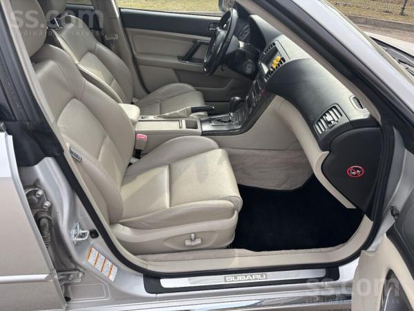 Grey Subaru Legacy 2004 in Ogre, with an engine capacity of 3.00 L and mileage of 247 thousand km for 2960 €, photo 10 on AUTOMOTO.COM.LV