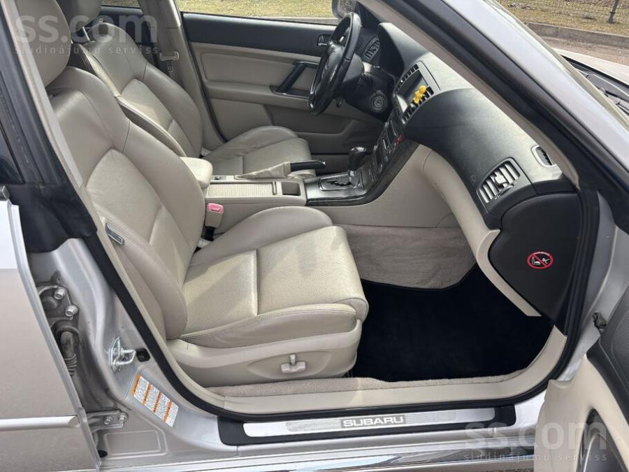Grey Subaru Legacy 2004 in Ogre, with an engine capacity of 3.00 L and mileage of 247 thousand km for 2960 €, photo 11 on AUTOMOTO.COM.LV