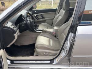 Grey Subaru Legacy 2004 in Ogre, with an engine capacity of 3.00 L and mileage of 247 thousand km for 2960 €, photo 12 on AUTOMOTO.COM.LV