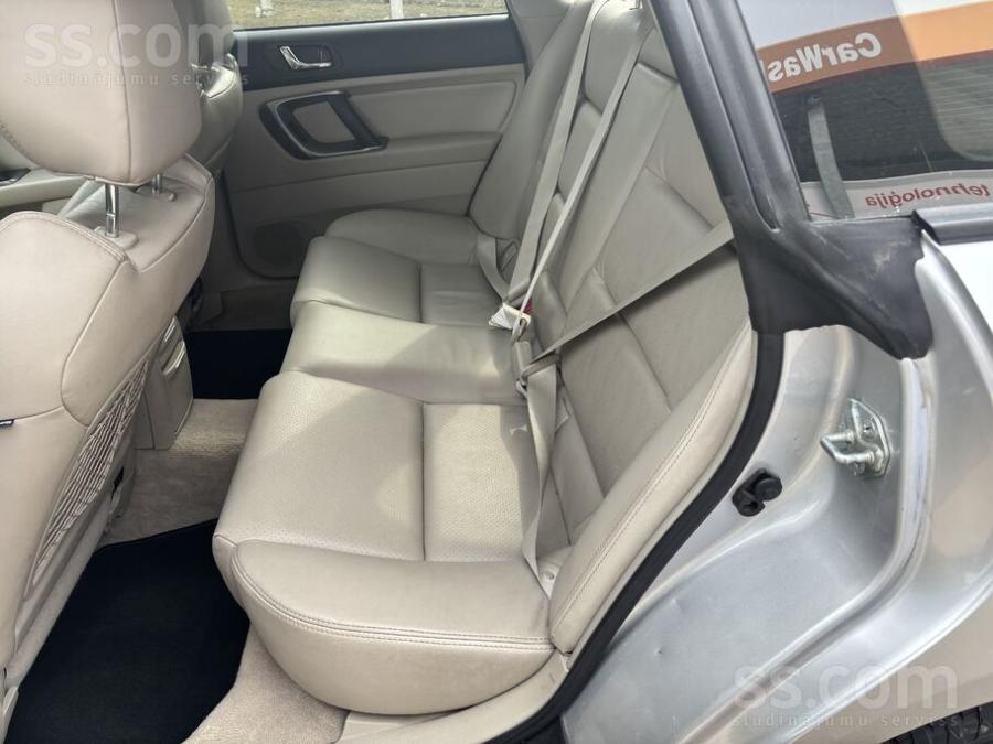 Grey Subaru Legacy 2004 in Ogre, with an engine capacity of 3.00 L and mileage of 247 thousand km for 2960 €, photo 13 on AUTOMOTO.COM.LV