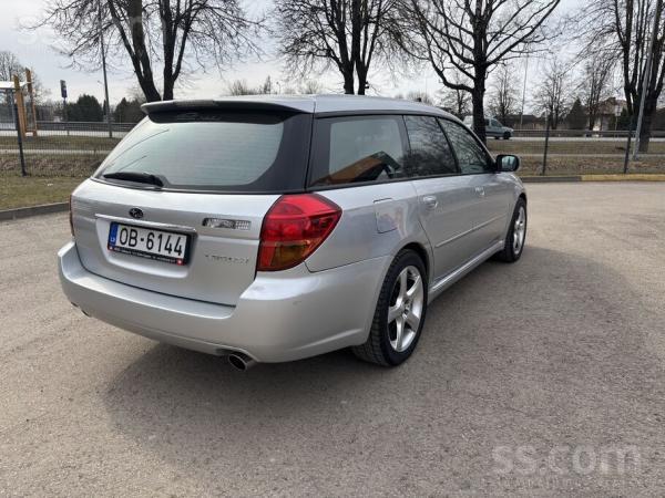 Grey Subaru Legacy 2004 in Ogre, with an engine capacity of 3.00 L and mileage of 247 thousand km for 2960 €, photo 6 on AUTOMOTO.COM.LV