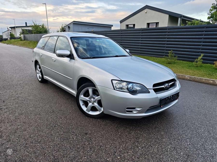 Grey Subaru Legacy 2004 in Vilnius, with an engine capacity of 2.46 L and mileage of 211 thousand km for 3250 €, photo 1 on AUTOMOTO.COM.LV