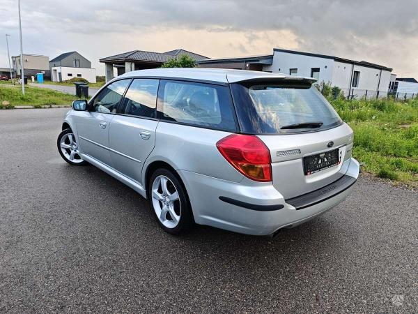 Pelēks Subaru Legacy 2004 Viļņa, ar dzinēja tilpumu 2.46 L un nobraukumu 211 tūkst. km par 3250 €, foto 4 vietnē AUTOMOTO.COM.LV