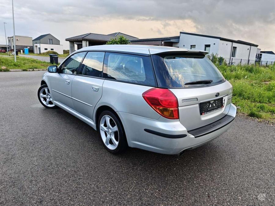 Grey Subaru Legacy 2004 in Vilnius, with an engine capacity of 2.46 L and mileage of 211 thousand km for 3250 €, photo 5 on AUTOMOTO.COM.LV