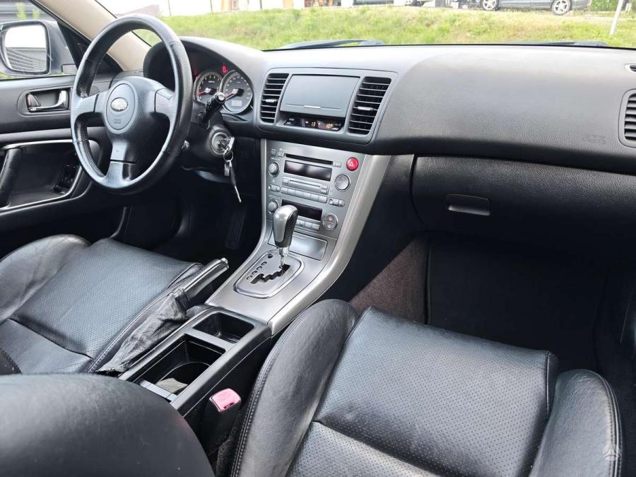Grey Subaru Legacy 2004 in Vilnius, with an engine capacity of 2.46 L and mileage of 211 thousand km for 3250 €, photo 8 on AUTOMOTO.COM.LV