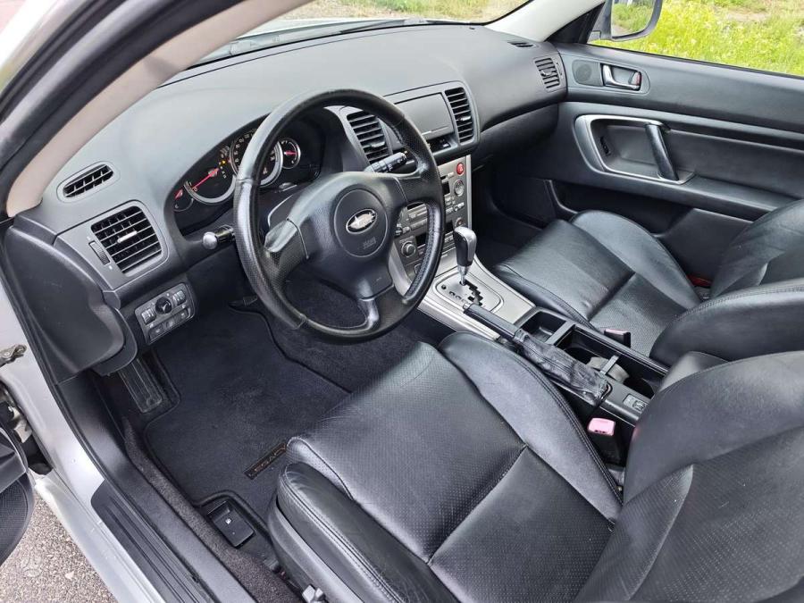 Grey Subaru Legacy 2004 in Vilnius, with an engine capacity of 2.46 L and mileage of 211 thousand km for 3250 €, photo 10 on AUTOMOTO.COM.LV