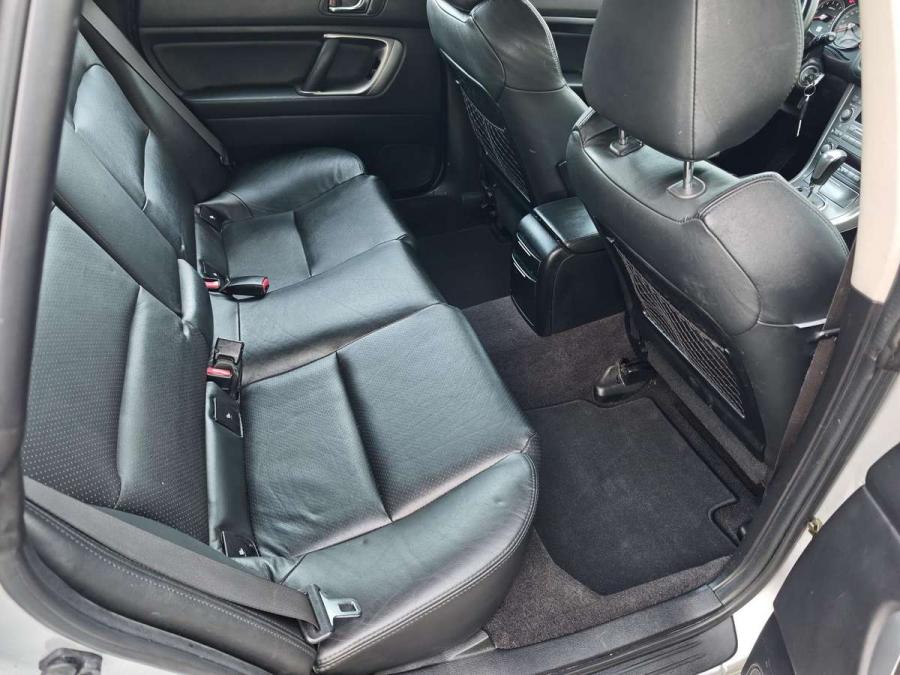 Grey Subaru Legacy 2004 in Vilnius, with an engine capacity of 2.46 L and mileage of 211 thousand km for 3250 €, photo 11 on AUTOMOTO.COM.LV
