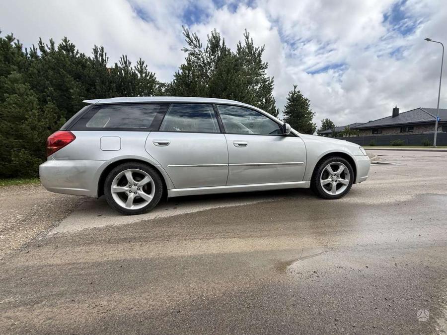 Grey Subaru Legacy 2004 in Palanga, with an engine capacity of 1.99 L and mileage of 248 thousand km for 1550 €, photo 7 on AUTOMOTO.COM.LV