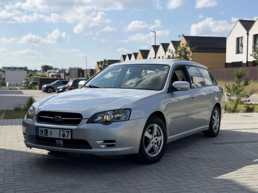 Grey Subaru Legacy 2005 in Vilnius, with an engine capacity of 1.99 L and mileage of 303 thousand km for 2850 €, photo 4 on AUTOMOTO.COM.LV