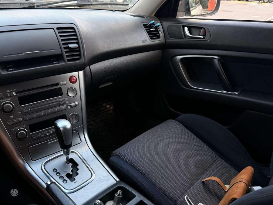Grey Subaru Legacy 2005 in Vilnius, with an engine capacity of 2.46 L and mileage of 276 thousand km for 1700 €, photo 6 on AUTOMOTO.COM.LV