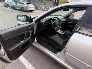 Grey Subaru Legacy 2005 in Vilnius, with an engine capacity of 2.46 L and mileage of 276 thousand km for 1700 €, photo 7 on AUTOMOTO.COM.LV