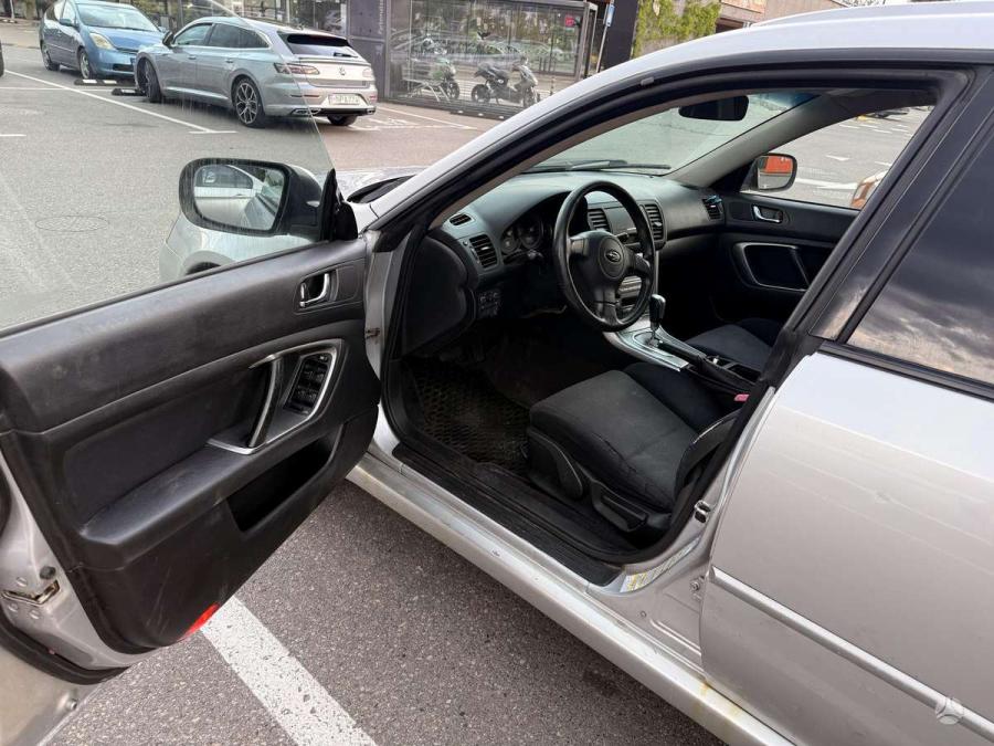 Grey Subaru Legacy 2005 in Vilnius, with an engine capacity of 2.46 L and mileage of 276 thousand km for 1700 €, photo 7 on AUTOMOTO.COM.LV