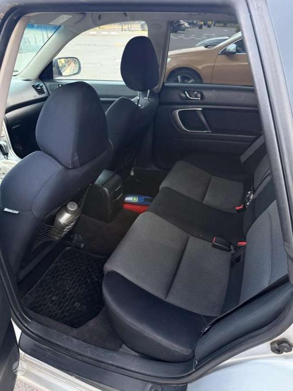 Grey Subaru Legacy 2005 in Vilnius, with an engine capacity of 2.46 L and mileage of 276 thousand km for 1700 €, photo 9 on AUTOMOTO.COM.LV