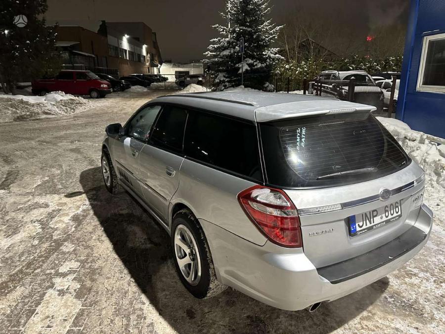 Grey Subaru Legacy 2006 in Vilnius, with an engine capacity of 3.00 L and mileage of 457 thousand km for 4200 €, photo 4 on AUTOMOTO.COM.LV