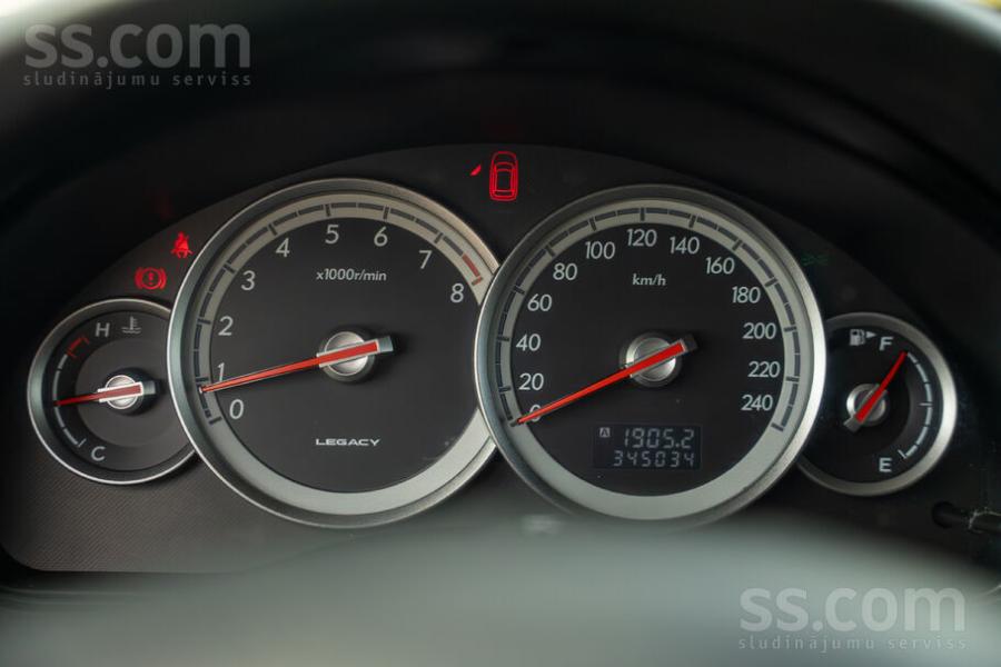 Pelēks Subaru Legacy 2006 Rīga, ar dzinēja tilpumu 2.00 L un nobraukumu 347 tūkst. km par 2000 €, foto 12 vietnē AUTOMOTO.COM.LV