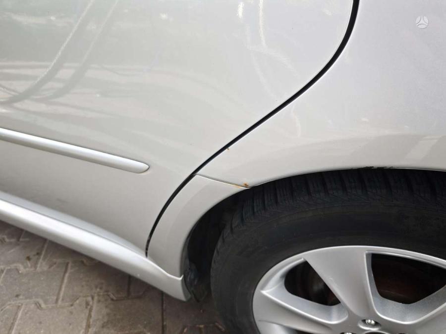 Grey Subaru Legacy 2006 in Vilnius, with an engine capacity of 1.99 L and mileage of 272 thousand km for 2650 €, photo 9 on AUTOMOTO.COM.LV