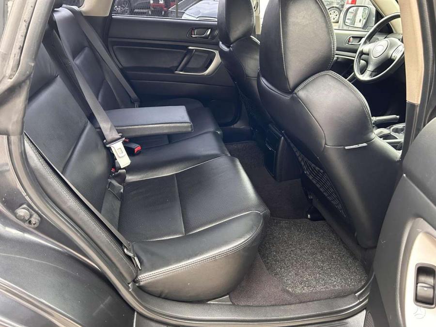 Pelēks Subaru Legacy 2007 Utena, ar dzinēja tilpumu 1.99 L un nobraukumu 245 tūkst. km par 3250 €, foto 9 vietnē AUTOMOTO.COM.LV