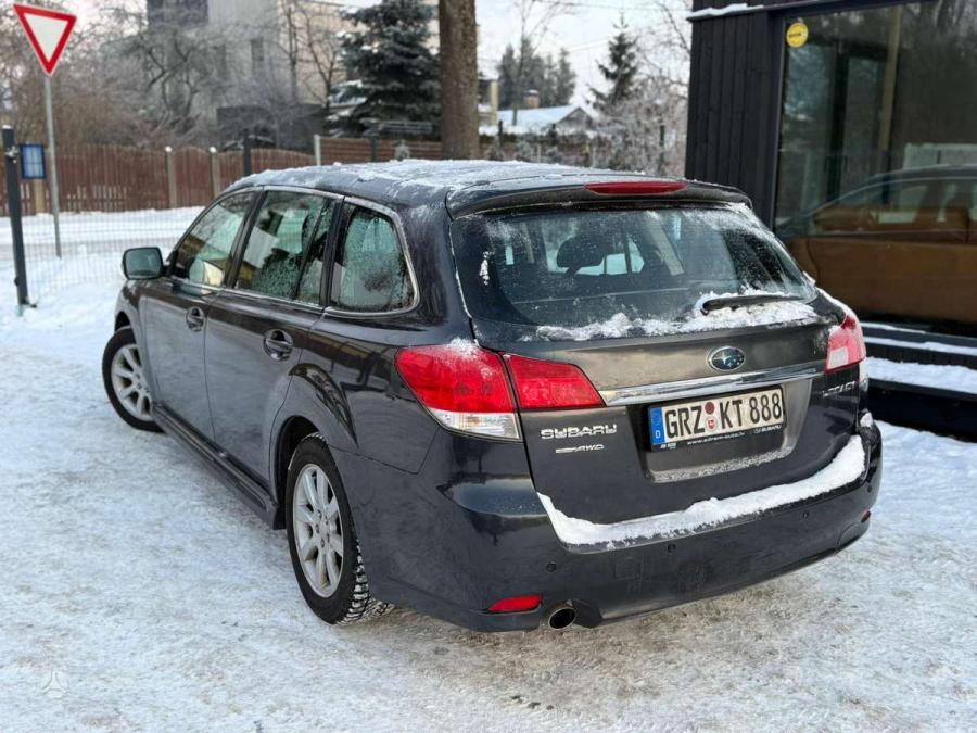 Grey Subaru Legacy 2009 in Riga, with an engine capacity of 0.00 L and mileage of 249 thousand km for 3900 €, photo 8 on AUTOMOTO.COM.LV
