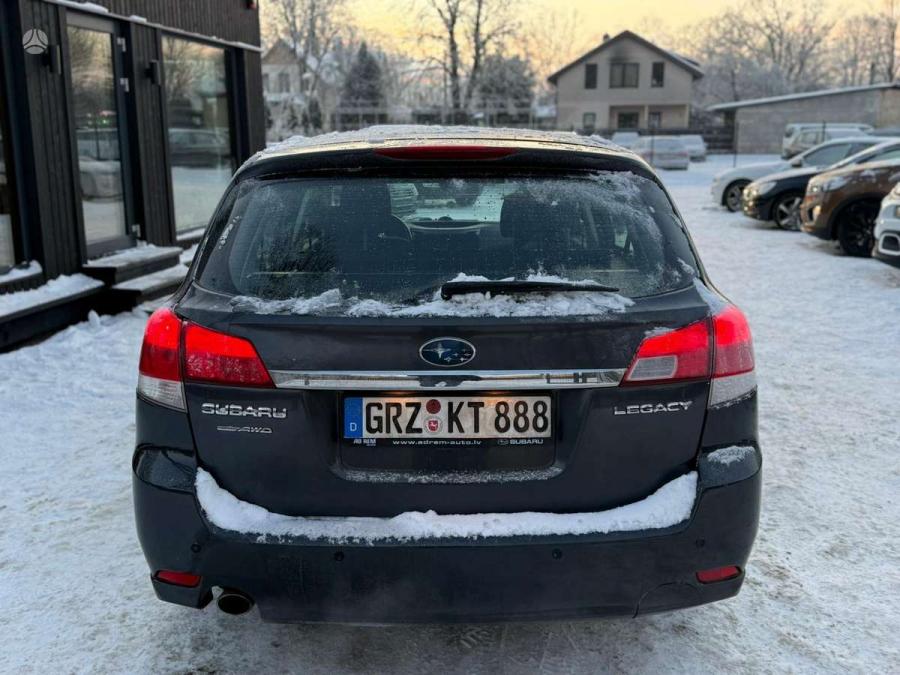 Grey Subaru Legacy 2009 in Riga, with an engine capacity of 0.00 L and mileage of 249 thousand km for 2950 €, photo 7 on AUTOMOTO.COM.LV