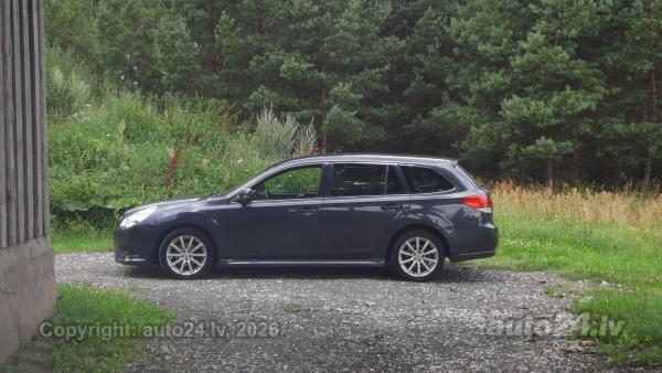 Pelēks Subaru Legacy 2010 Tallina, ar dzinēja tilpumu 2.50 L un nobraukumu 383 tūkst. km par 3990 €, foto 2 vietnē AUTOMOTO.COM.LV