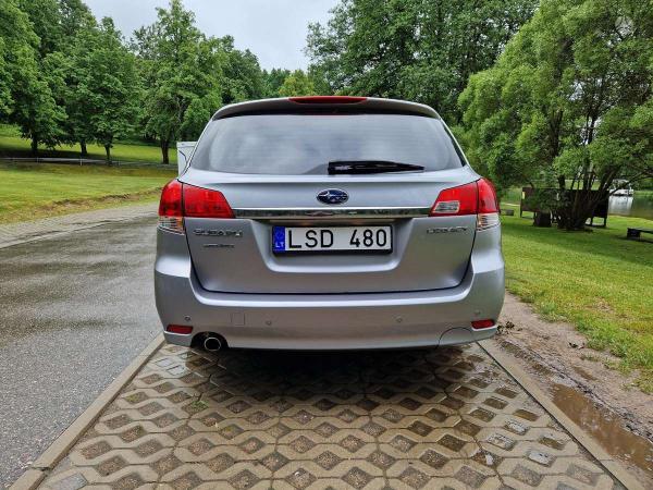 Grey Subaru Legacy 2010 in Vilnius, with an engine capacity of 1.99 L and mileage of 240 thousand km for 4100 €, photo 6 on AUTOMOTO.COM.LV