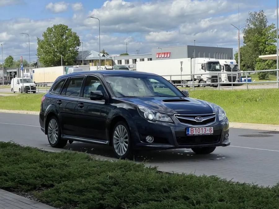 Pelēks Subaru Legacy 2010 Rēzekne, ar dzinēja tilpumu 2.00 L un nobraukumu 307 tūkst. km par 3450 €, foto 4 vietnē AUTOMOTO.COM.LV