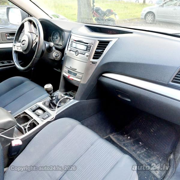 Pelēks Subaru Legacy 2010 Tallina, ar dzinēja tilpumu 2.00 L un nobraukumu 333 tūkst. km par 3000 €, foto 4 vietnē AUTOMOTO.COM.LV