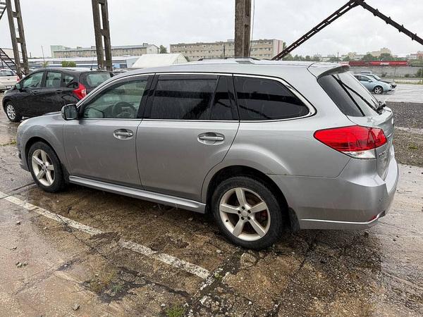 Grey Subaru Legacy 2010 in Tallinn, with an engine capacity of 2.00 L and mileage of 195 thousand km for 799 €, photo 4 on AUTOMOTO.COM.LV