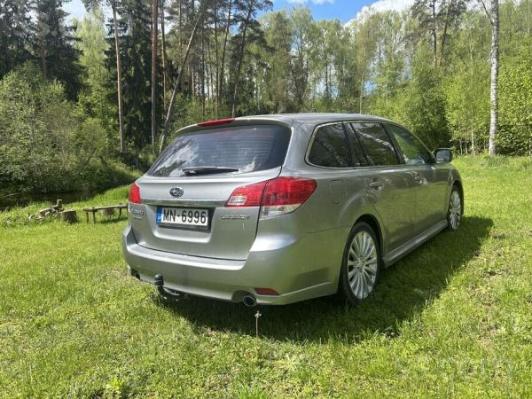 Pelēks Subaru Legacy 2011 Cēsis, ar dzinēja tilpumu 2.50 L un nobraukumu 220 tūkst. km par 6500 €, foto 1 vietnē AUTOMOTO.COM.LV