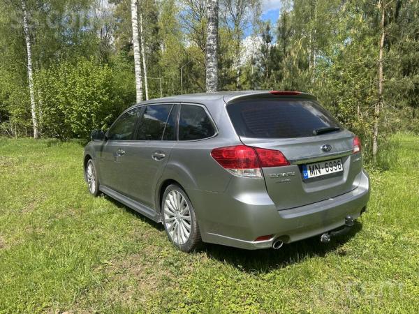Pelēks Subaru Legacy 2011 Cēsis, ar dzinēja tilpumu 2.50 L un nobraukumu 220 tūkst. km par 6500 €, foto 2 vietnē AUTOMOTO.COM.LV