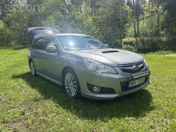 Pelēks Subaru Legacy 2011 Cēsis, ar dzinēja tilpumu 2.50 L un nobraukumu 220 tūkst. km par 6500 €, foto 3 vietnē AUTOMOTO.COM.LV