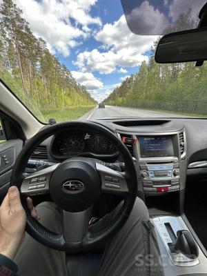 Pelēks Subaru Legacy 2011 Cēsis, ar dzinēja tilpumu 2.50 L un nobraukumu 220 tūkst. km par 6500 €, foto 5 vietnē AUTOMOTO.COM.LV