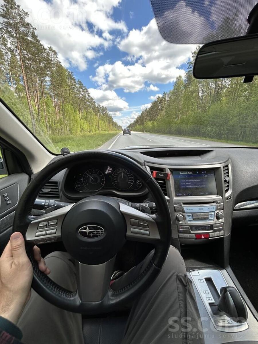 Pelēks Subaru Legacy 2011 Cēsis, ar dzinēja tilpumu 2.50 L un nobraukumu 220 tūkst. km par 6500 €, foto 5 vietnē AUTOMOTO.COM.LV