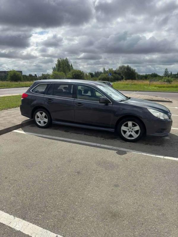 Grey Subaru Legacy 2011 in Panevezys, with an engine capacity of 0.00 L and mileage of 364 thousand km for 3200 €, photo 6 on AUTOMOTO.COM.LV