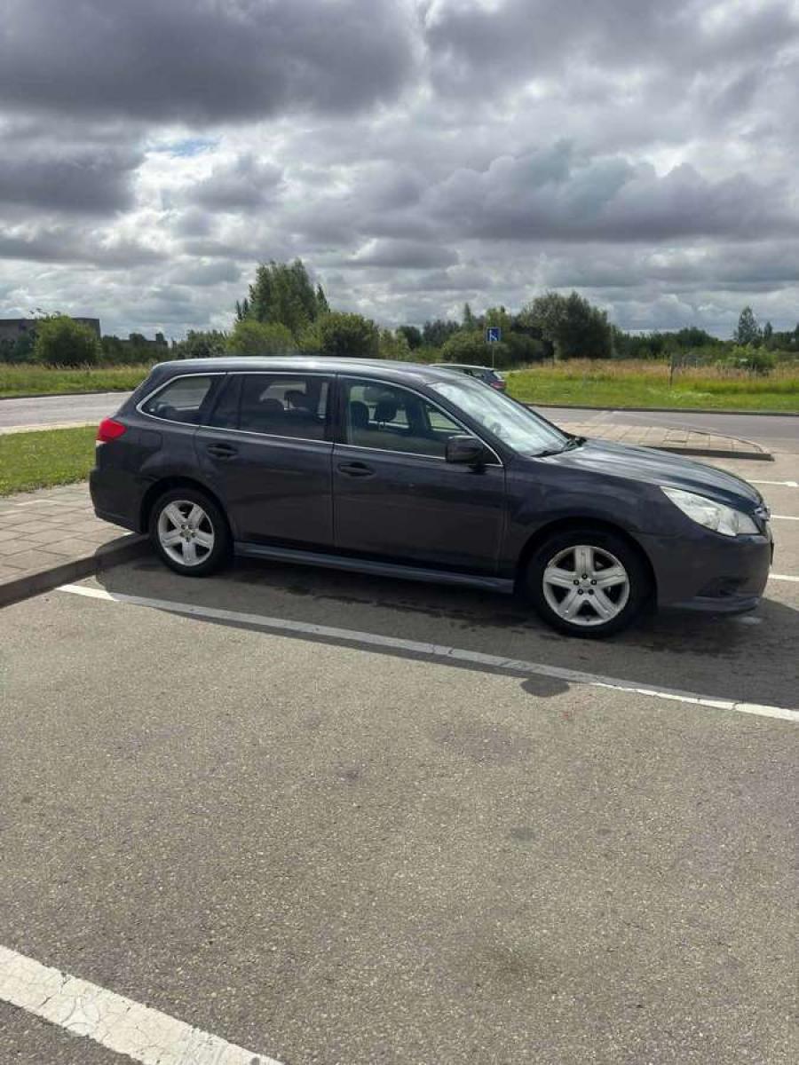 Pelēks Subaru Legacy 2011 Panevēža, ar dzinēja tilpumu 0.00 L un nobraukumu 364 tūkst. km par 3200 €, foto 7 vietnē AUTOMOTO.COM.LV
