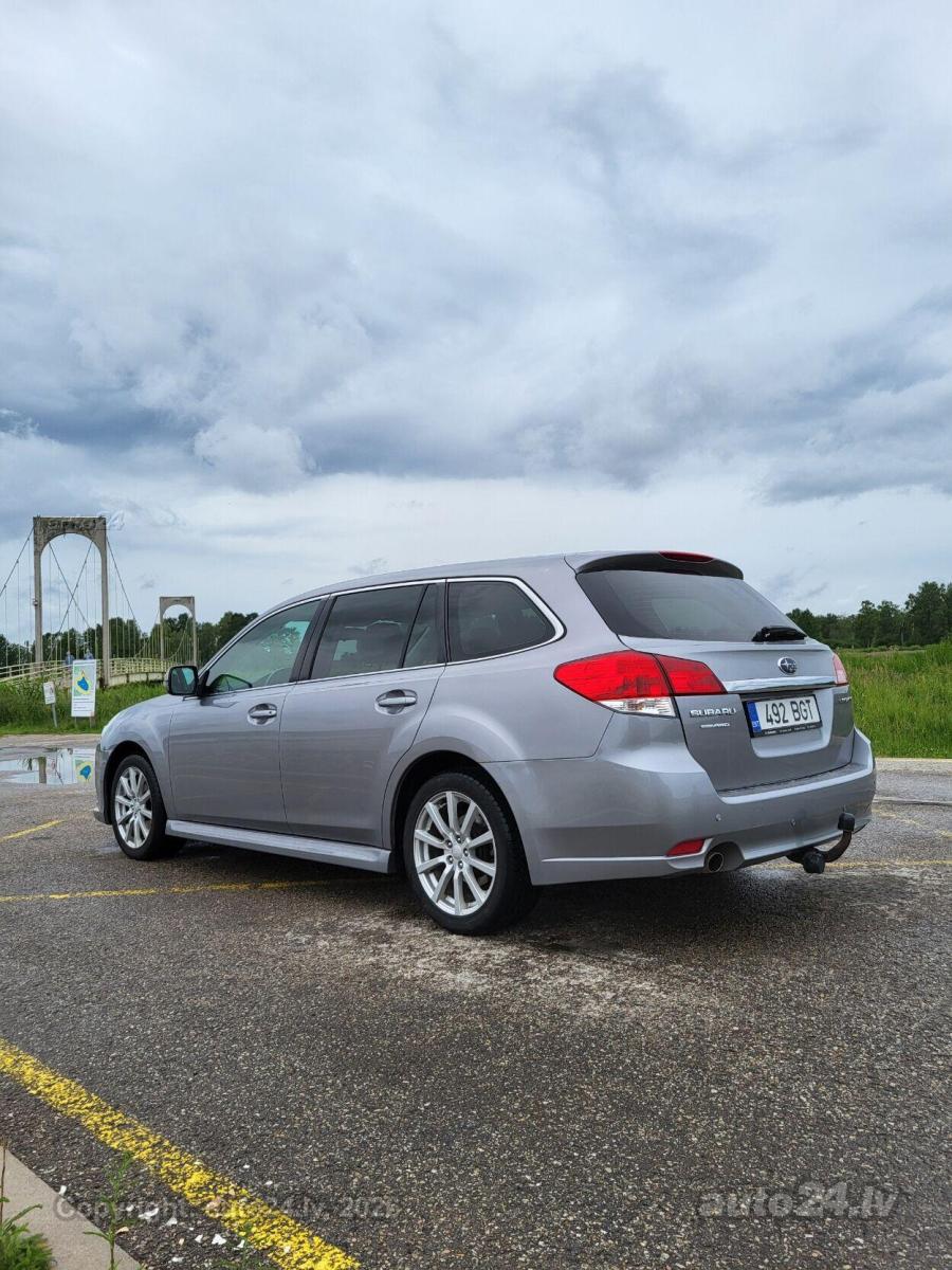 Grey Subaru Legacy 2012 in Voru, with an engine capacity of 2.50 L and mileage of 247 thousand km for 4999 €, photo 3 on AUTOMOTO.COM.LV