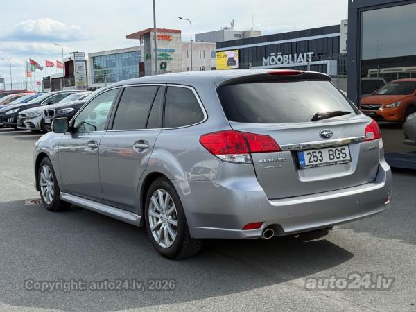Pelēks Subaru Legacy 2012 Tallina, ar dzinēja tilpumu 2.50 L un nobraukumu 180 tūkst. km par 7490 €, foto 4 vietnē AUTOMOTO.COM.LV