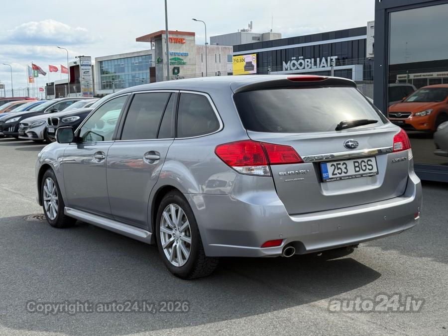 Pelēks Subaru Legacy 2012 Tallina, ar dzinēja tilpumu 2.50 L un nobraukumu 180 tūkst. km par 7490 €, foto 5 vietnē AUTOMOTO.COM.LV