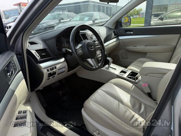 Pelēks Subaru Legacy 2012 Tallina, ar dzinēja tilpumu 2.50 L un nobraukumu 180 tūkst. km par 7490 €, foto 5 vietnē AUTOMOTO.COM.LV