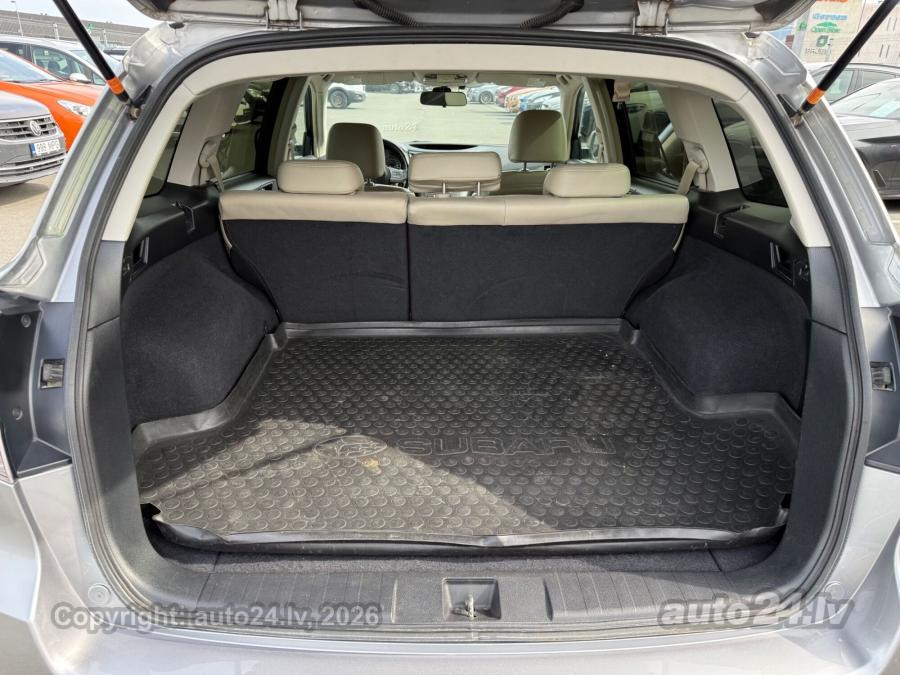 Pelēks Subaru Legacy 2012 Tallina, ar dzinēja tilpumu 2.50 L un nobraukumu 180 tūkst. km par 7490 €, foto 12 vietnē AUTOMOTO.COM.LV