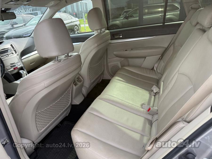 Pelēks Subaru Legacy 2012 Tallina, ar dzinēja tilpumu 2.50 L un nobraukumu 180 tūkst. km par 7490 €, foto 16 vietnē AUTOMOTO.COM.LV